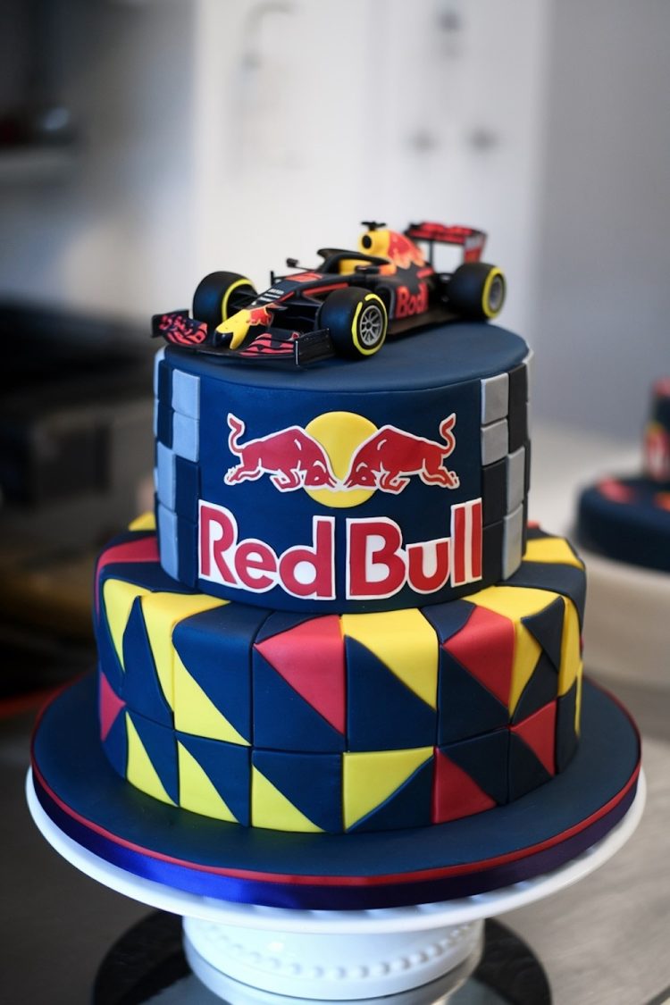 15 Thrilling Formula 1 Cake Ideas to Celebrate Your Favorite Team - Emma's Cake Studio